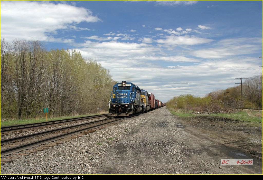 CSXT 8842 @ Central Av. 04/26/2005